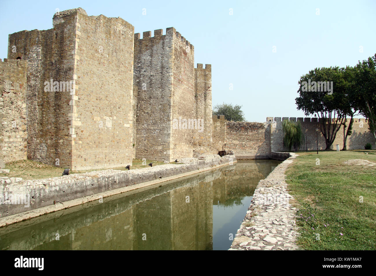 Moat water ditch castle wall hi-res stock photography and images - Alamy