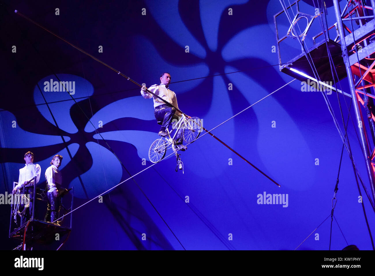 High wire balancing act hi-res stock photography and images - Alamy