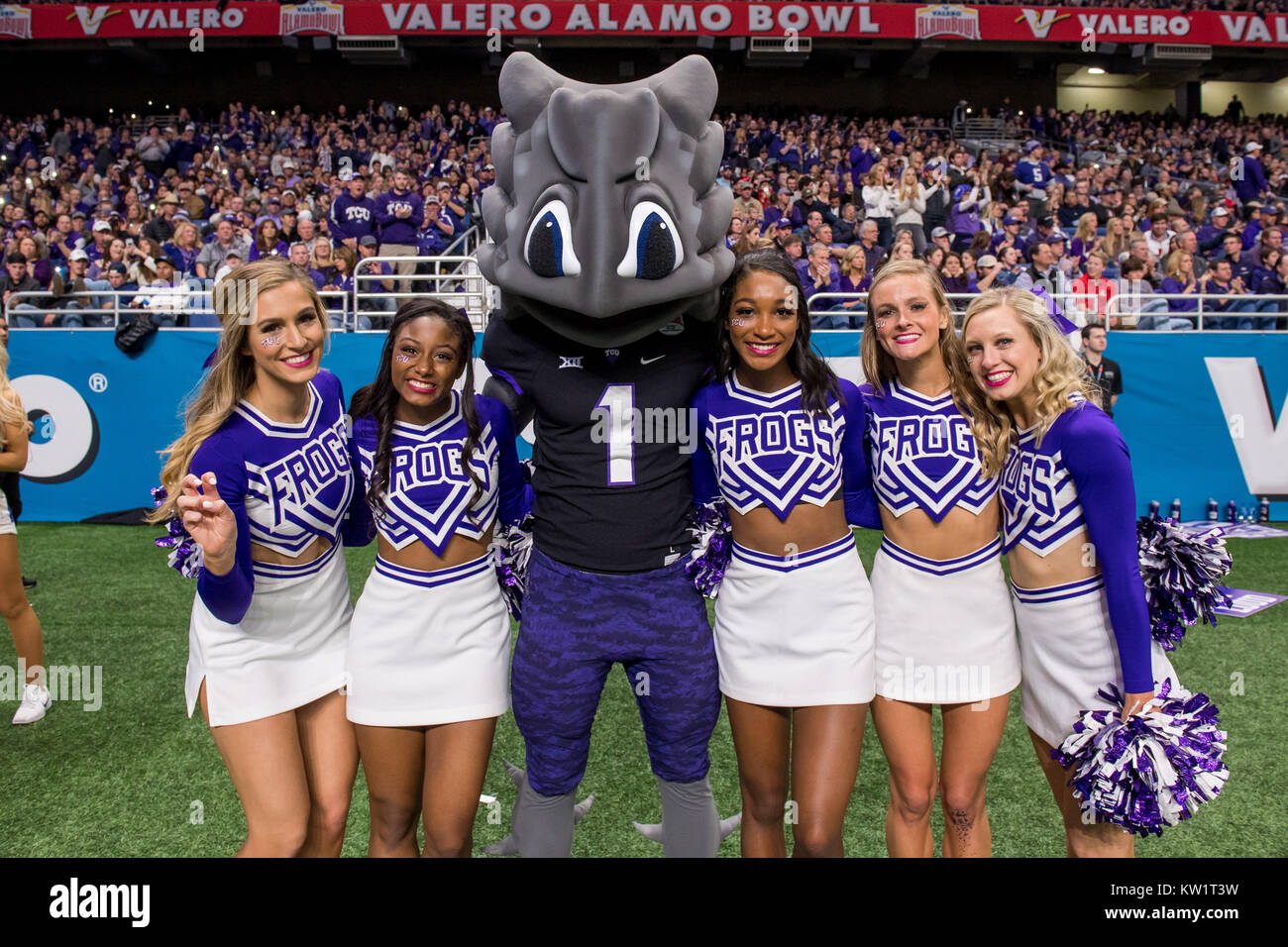 San Antonio, TX, USA. 28th Dec, 2017. TCU Horned Frogs mascot Super ...