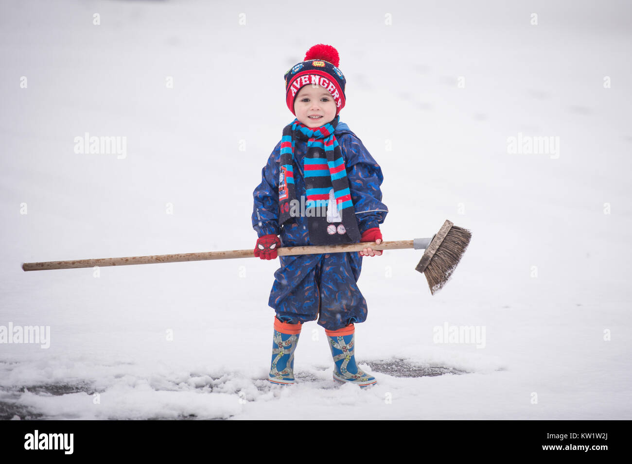 Mossley, UK. 29th Dec, 2017. Three year old Luke Wilkinson plays in the ...