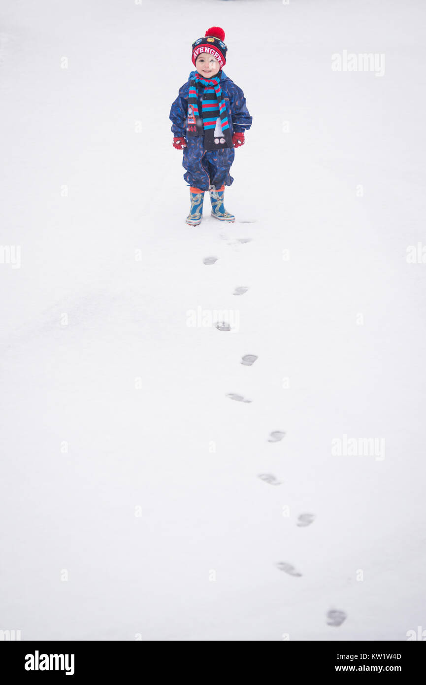 Mossley, UK. 29th Dec, 2017. Three year old Luke Wilkinson plays in the ...