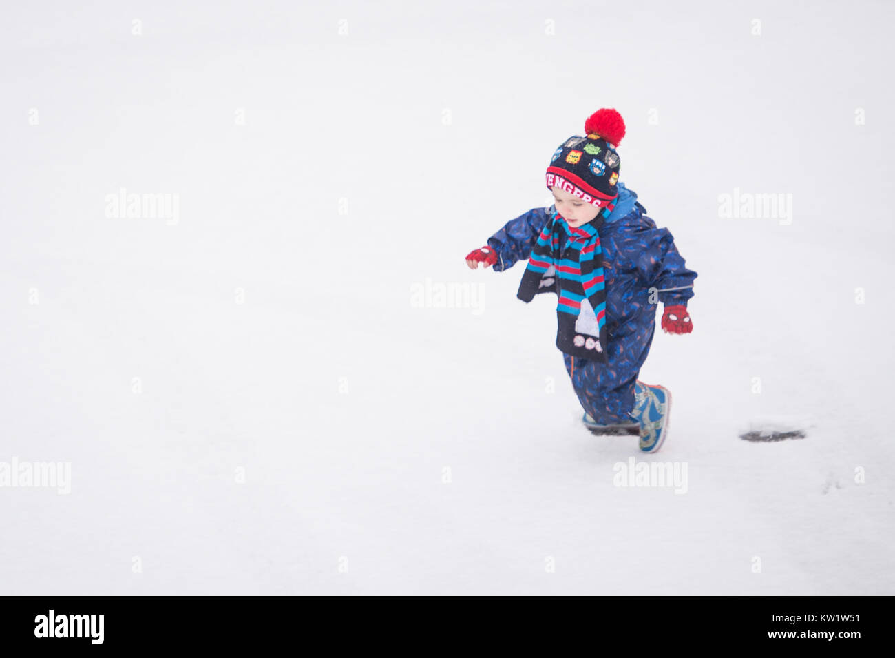 Mossley, UK. 29th Dec, 2017. Three year old Luke Wilkinson trips over ...