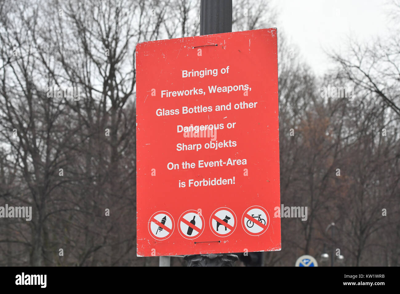 Berlin, Germany. 29th Dec, 2017. An English warning sign is attached at ...