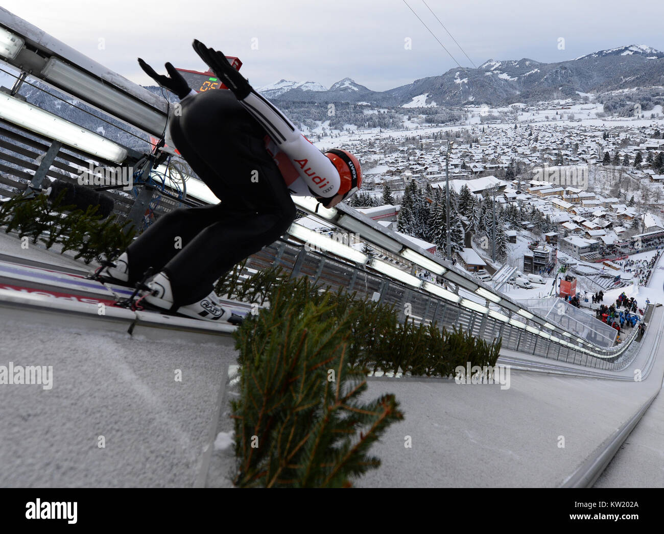 Oberstdorf, Germany. 29th Dec, 2017. The German ski jumper Stephan ...