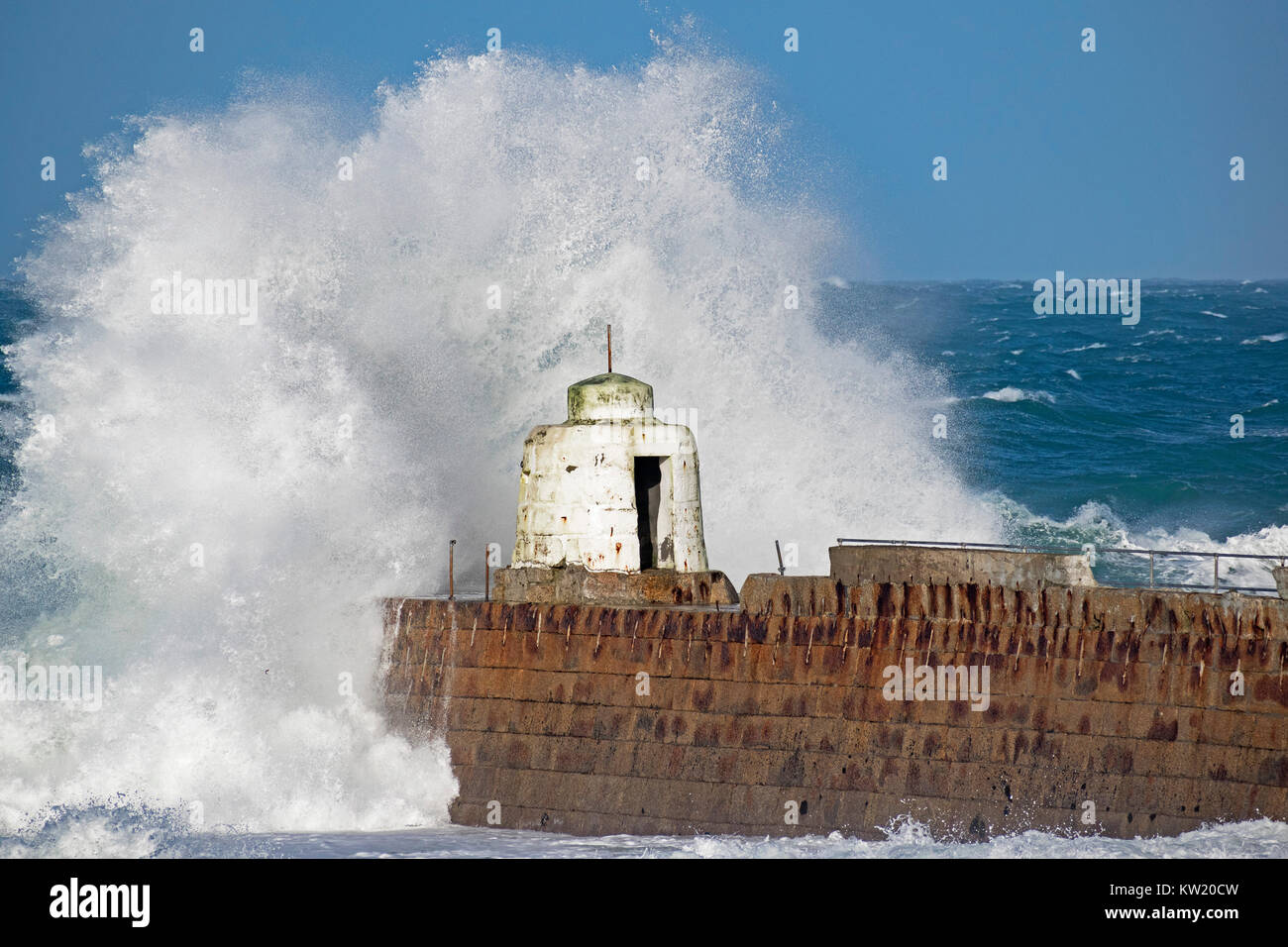 Portreath Cornwall, UK. 29th Dec, 2017. UK weather : Gale force winds ...