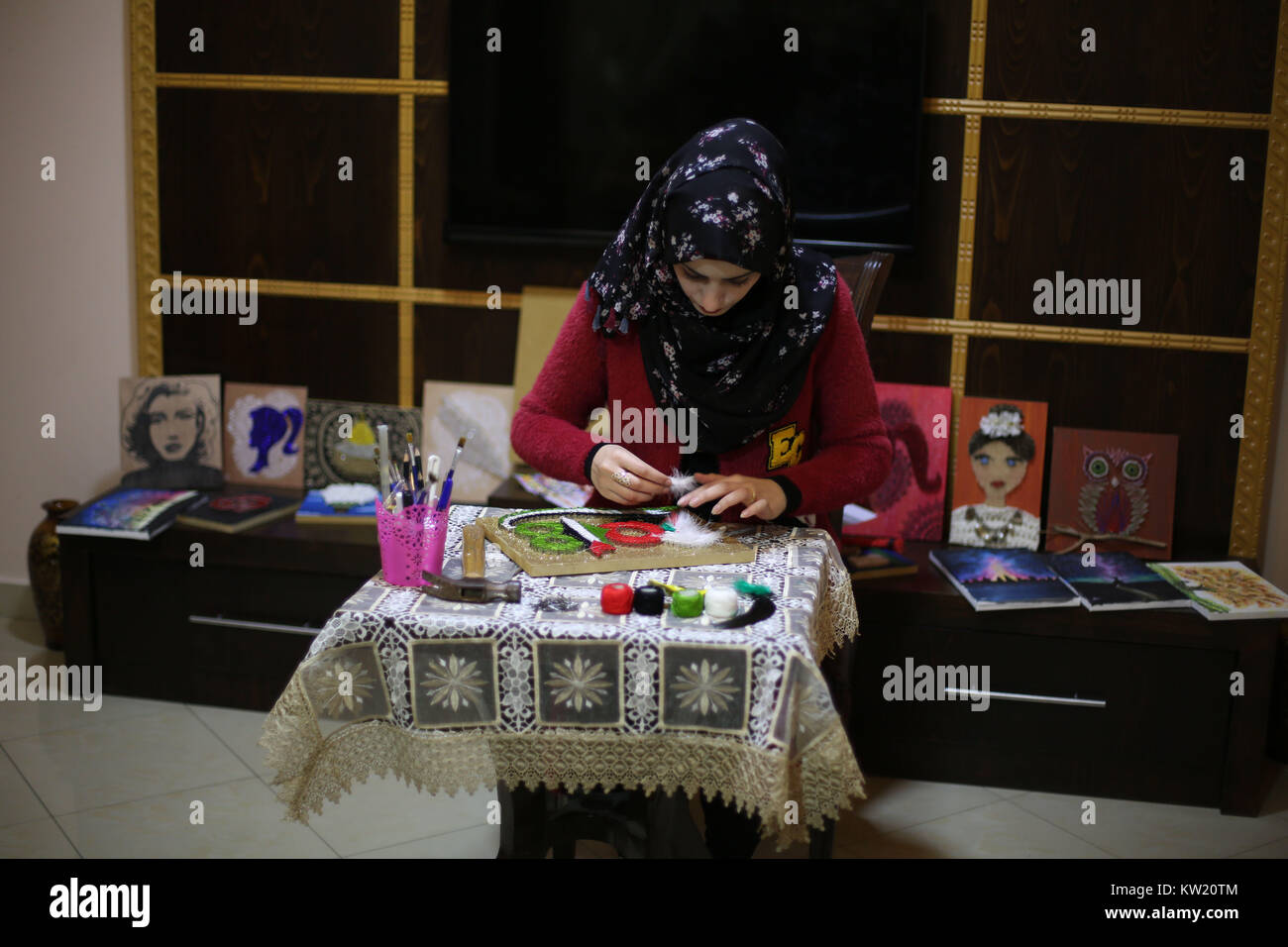 Gaza City, The Gaza Strip, Palestine. 28th Dec, 2017. A Palestinian ...