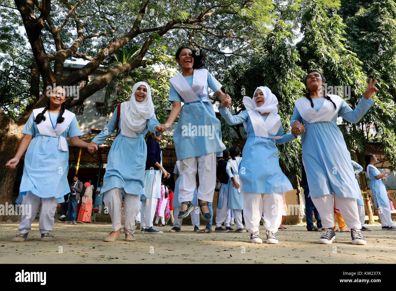 Dhaka, Bangladesh. 30th December, 2017. Jubilant students of ...
