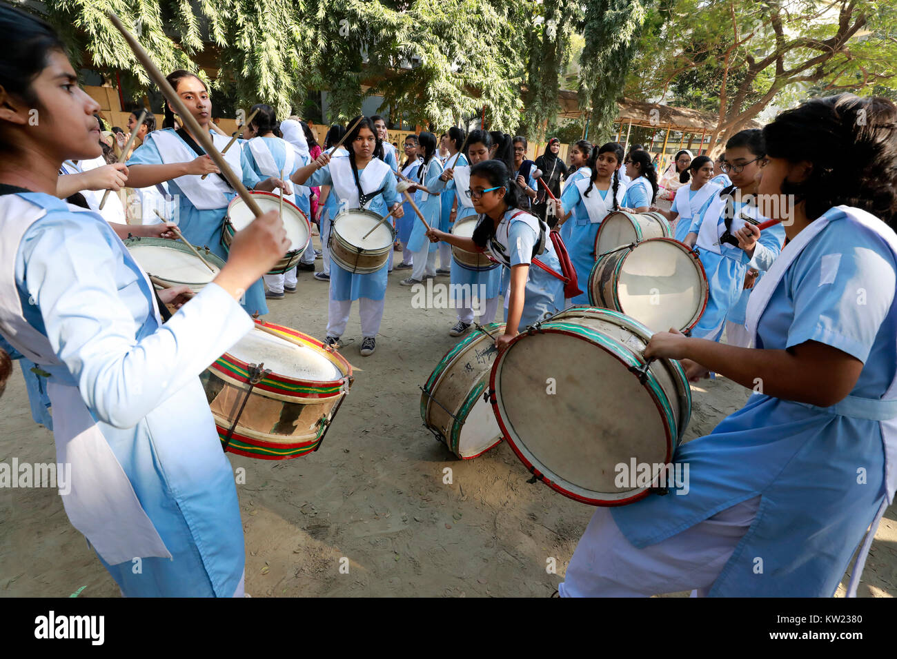 Dhaka, Bangladesh. 30th December, 2017. Jubilant students of ...