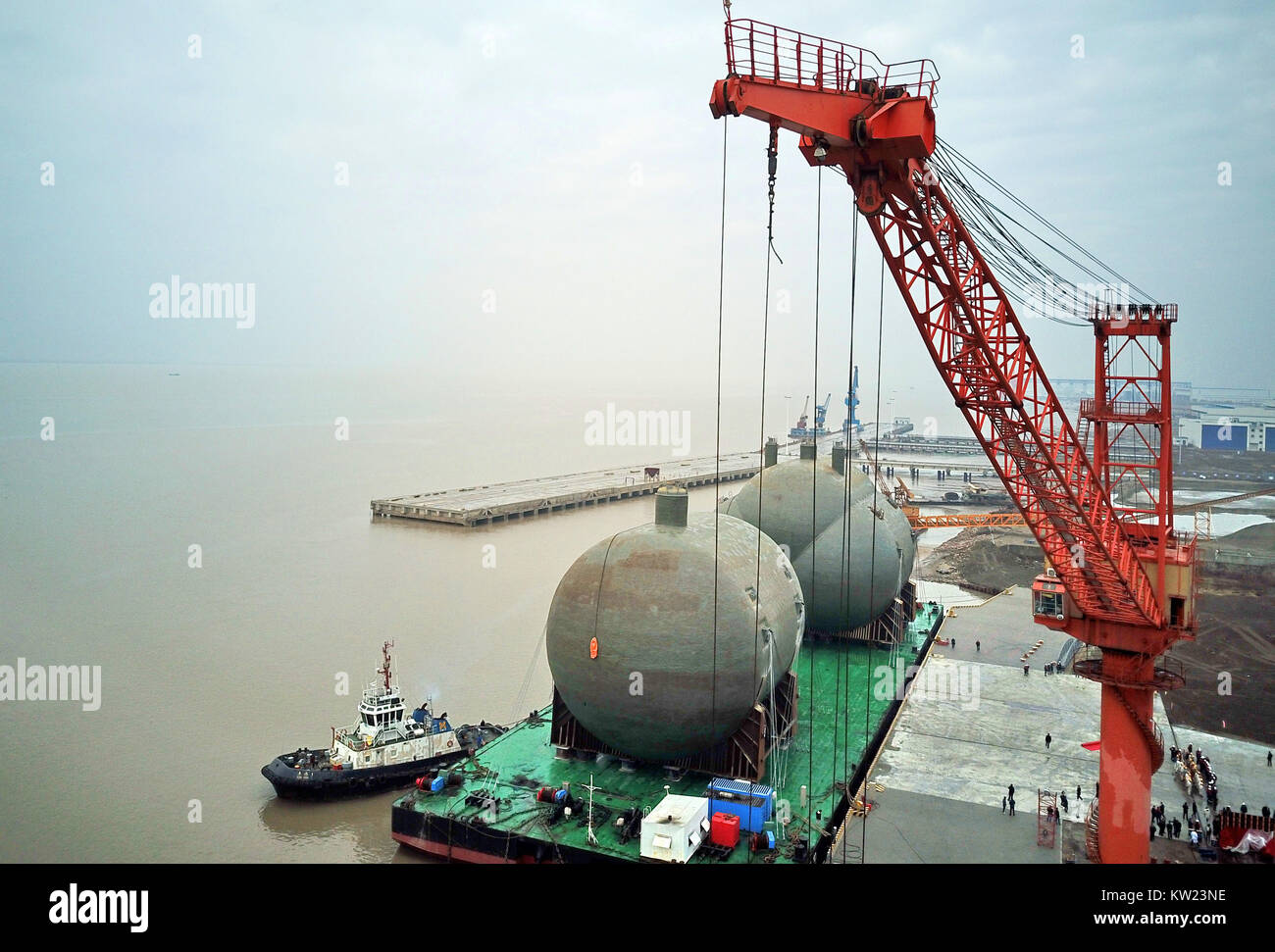 (171230) -- NANTONG, Dec. 30, 2017 (Xinhua) -- Photo taken on Dec. 29 ...