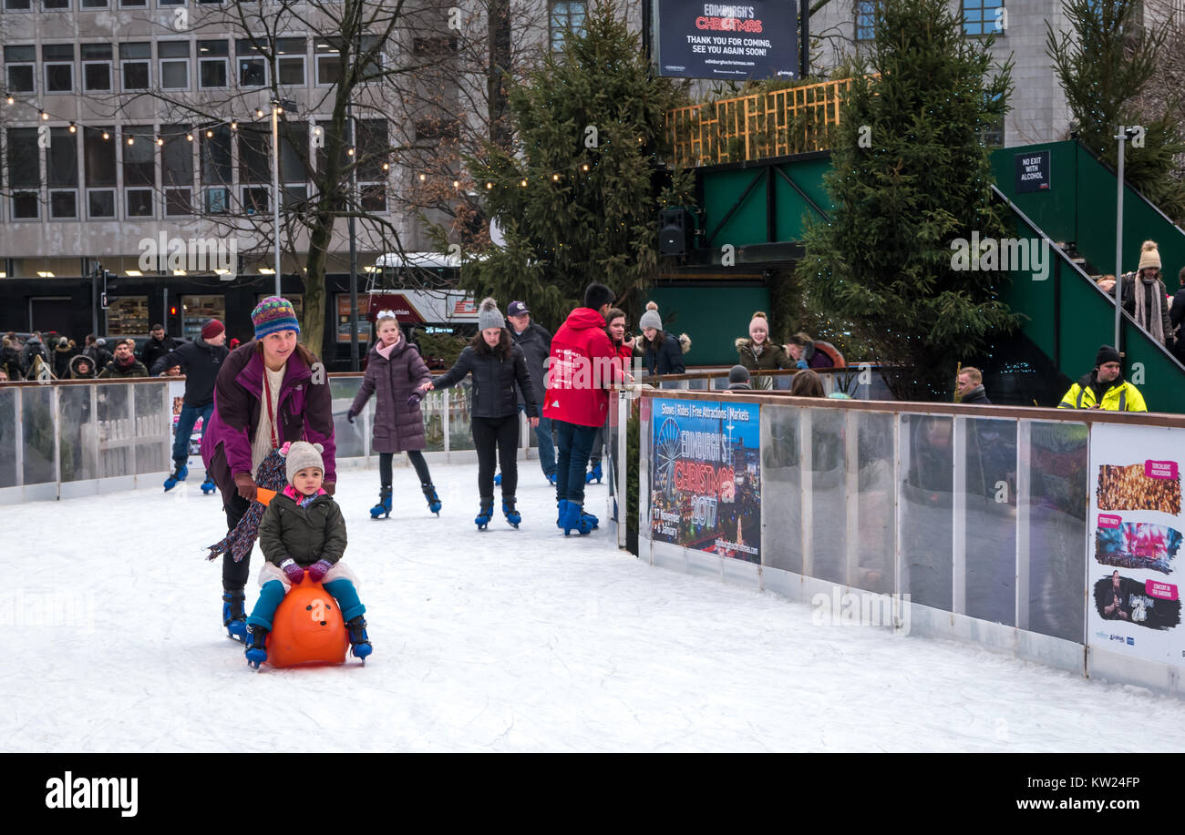 Edinburgh’s st andrew square hi-res stock photography and images - Alamy