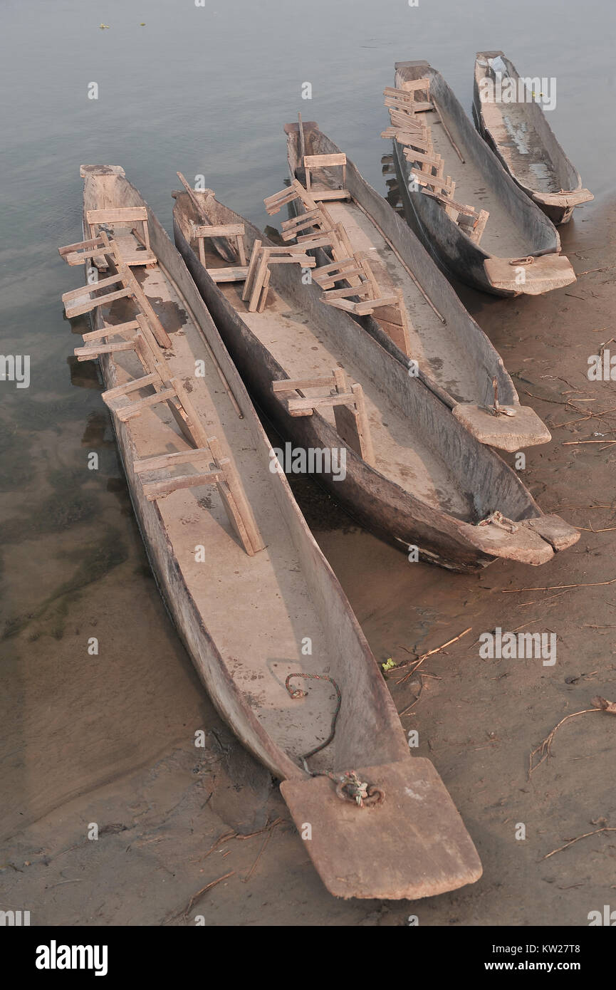 Dirty canoes hi-res stock photography and images - Alamy