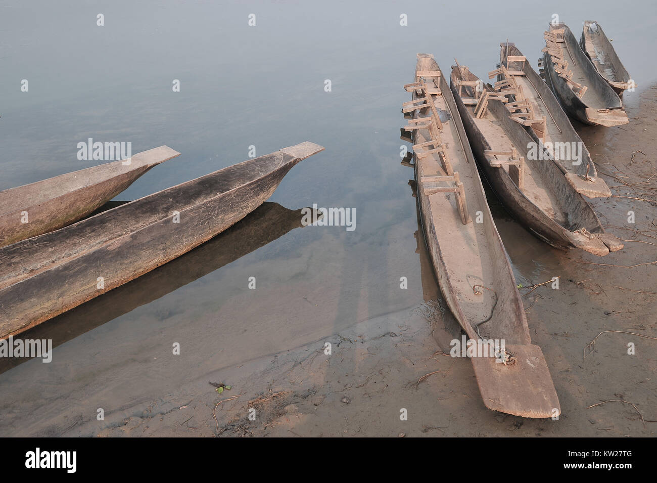 Inverted canoe hi-res stock photography and images - Alamy