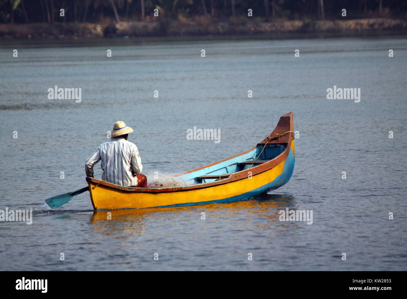 Man small boat kerala hi-res stock photography and images - Alamy