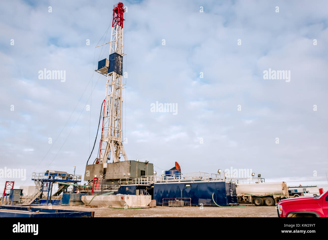 Oil rig production blue sky hi-res stock photography and images - Alamy