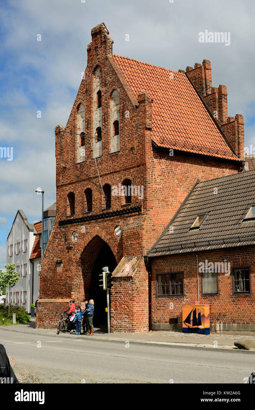 Wismar, water gate in the old harbour, Wassertor am Alten Hafen Stock ...
