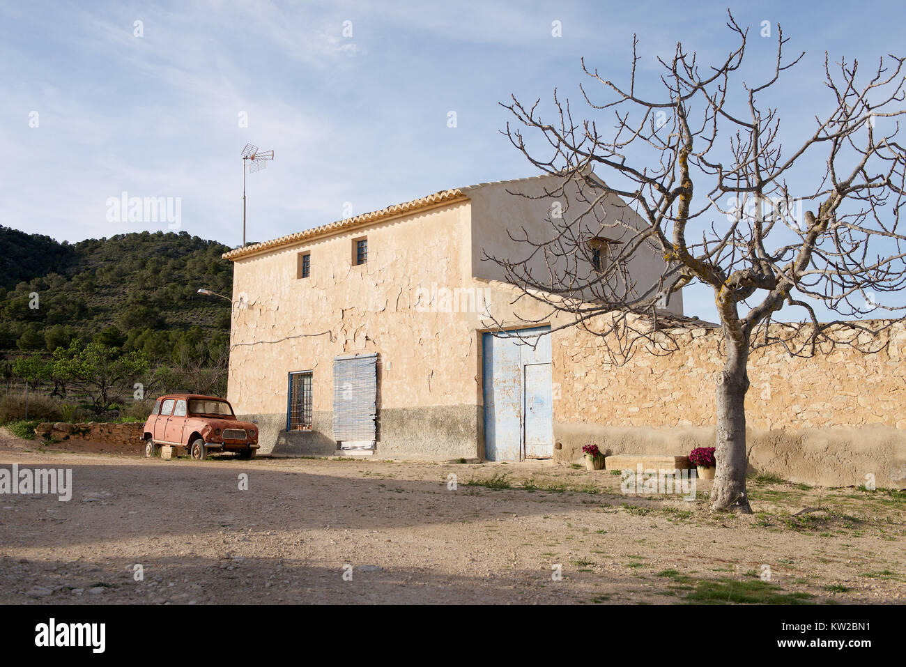Car on blocks hi-res stock photography and images - Alamy