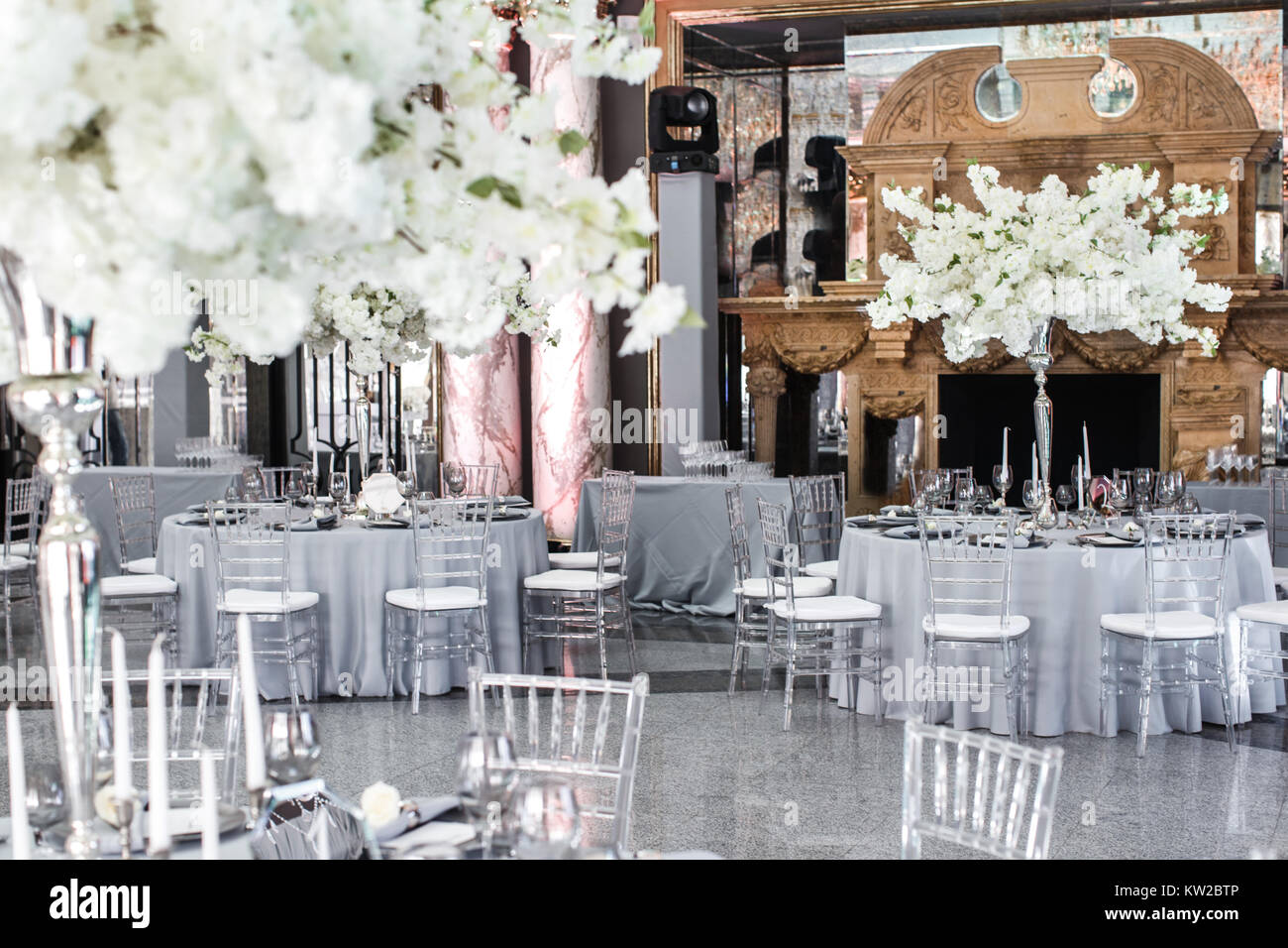 Posh dinner table setting hi-res stock photography and images - Alamy