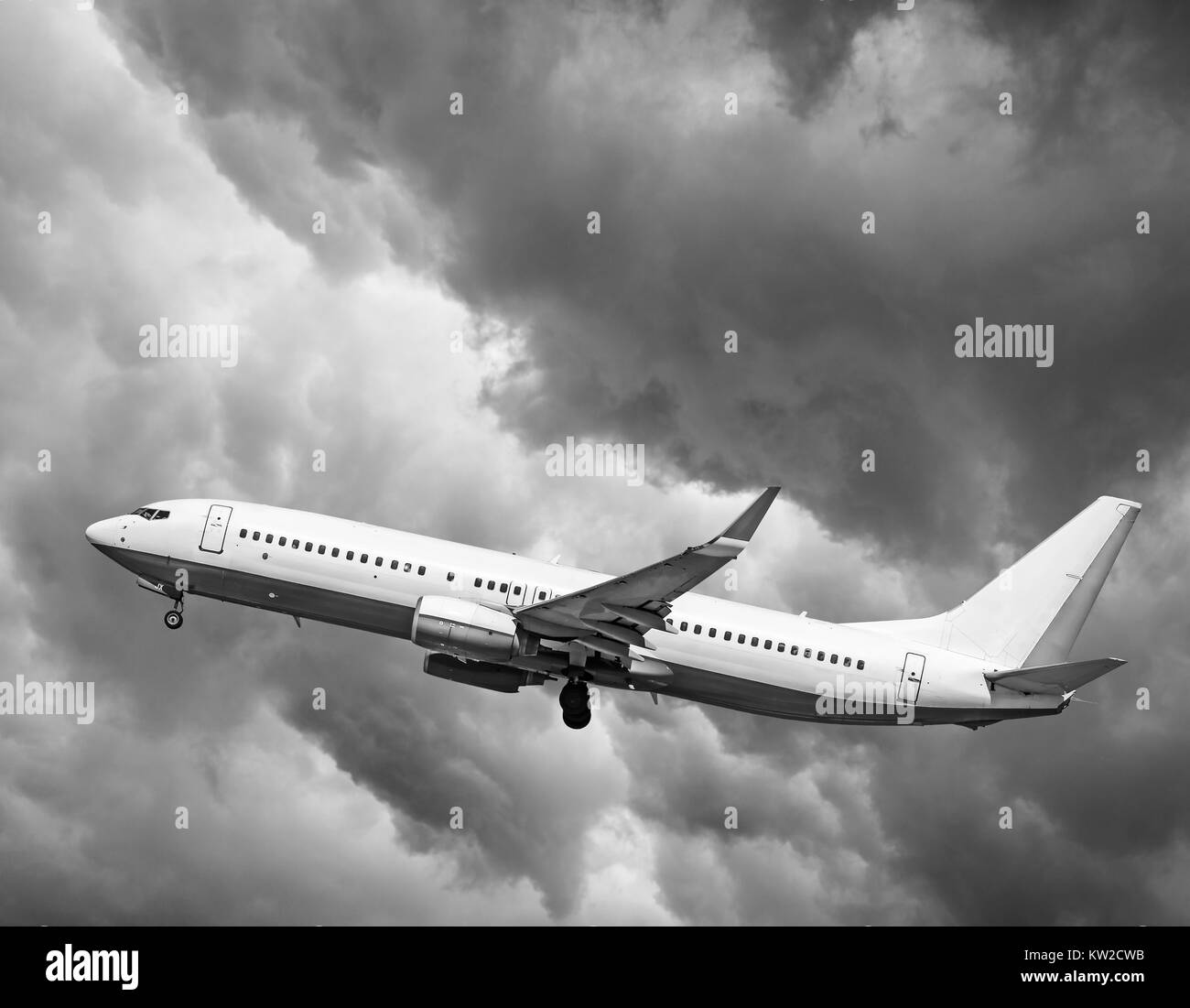 Commercial airplane engine on Black and White Stock Photos & Images - Alamy