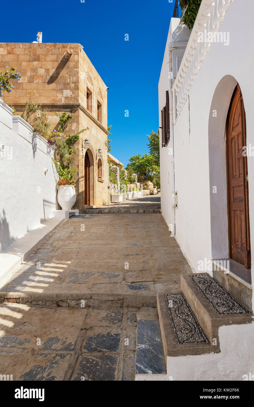 Streets of Lindos village with traditional houses and villas (Rhodes ...