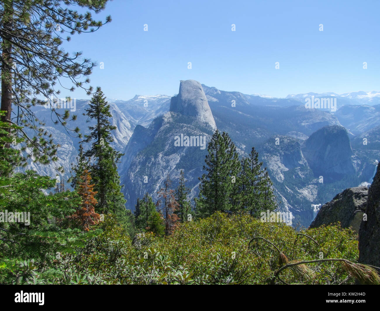 idyllic panoramic view at the Yosemite National Park in California, USA ...