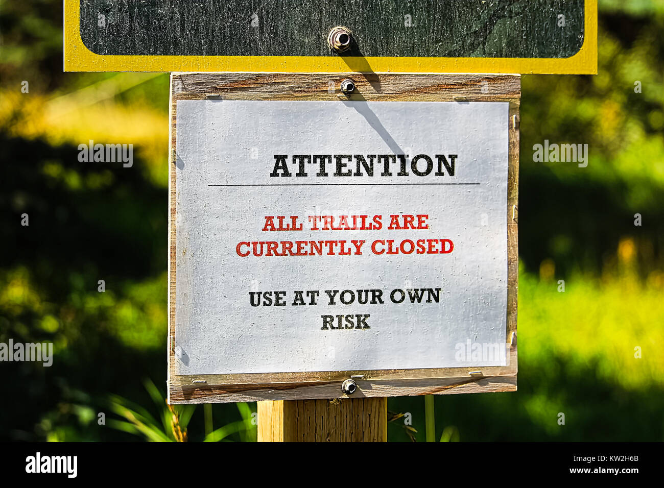 Pathway closed sign hi-res stock photography and images - Alamy