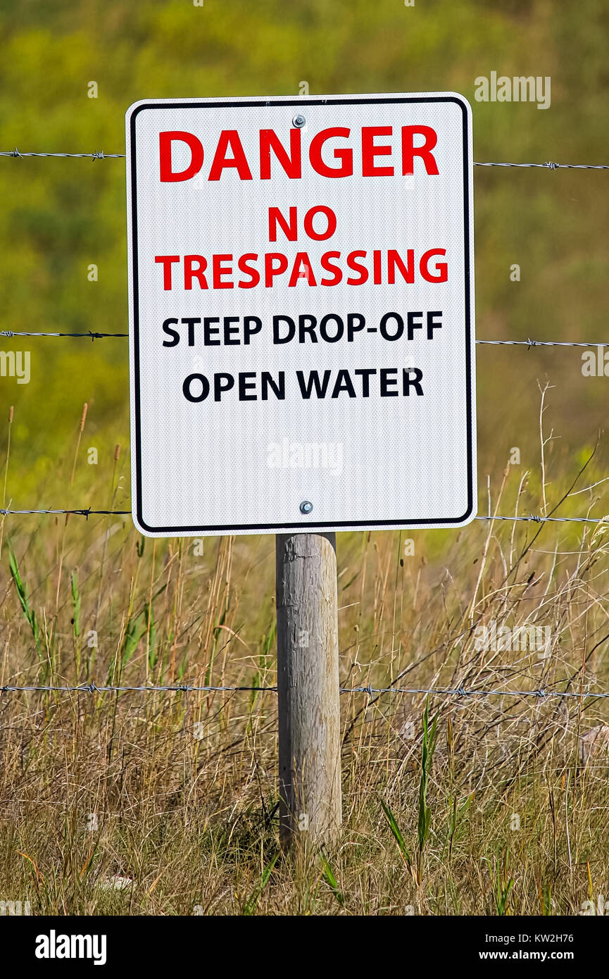Danger no trespassing steep drop-off open water sign Stock Photo - Alamy