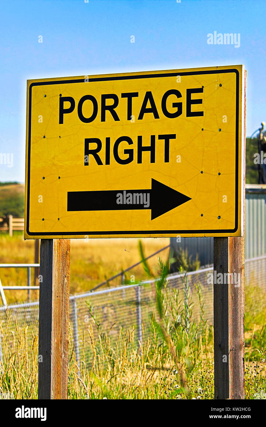 A yellow portage right sign with an arrow Stock Photo - Alamy