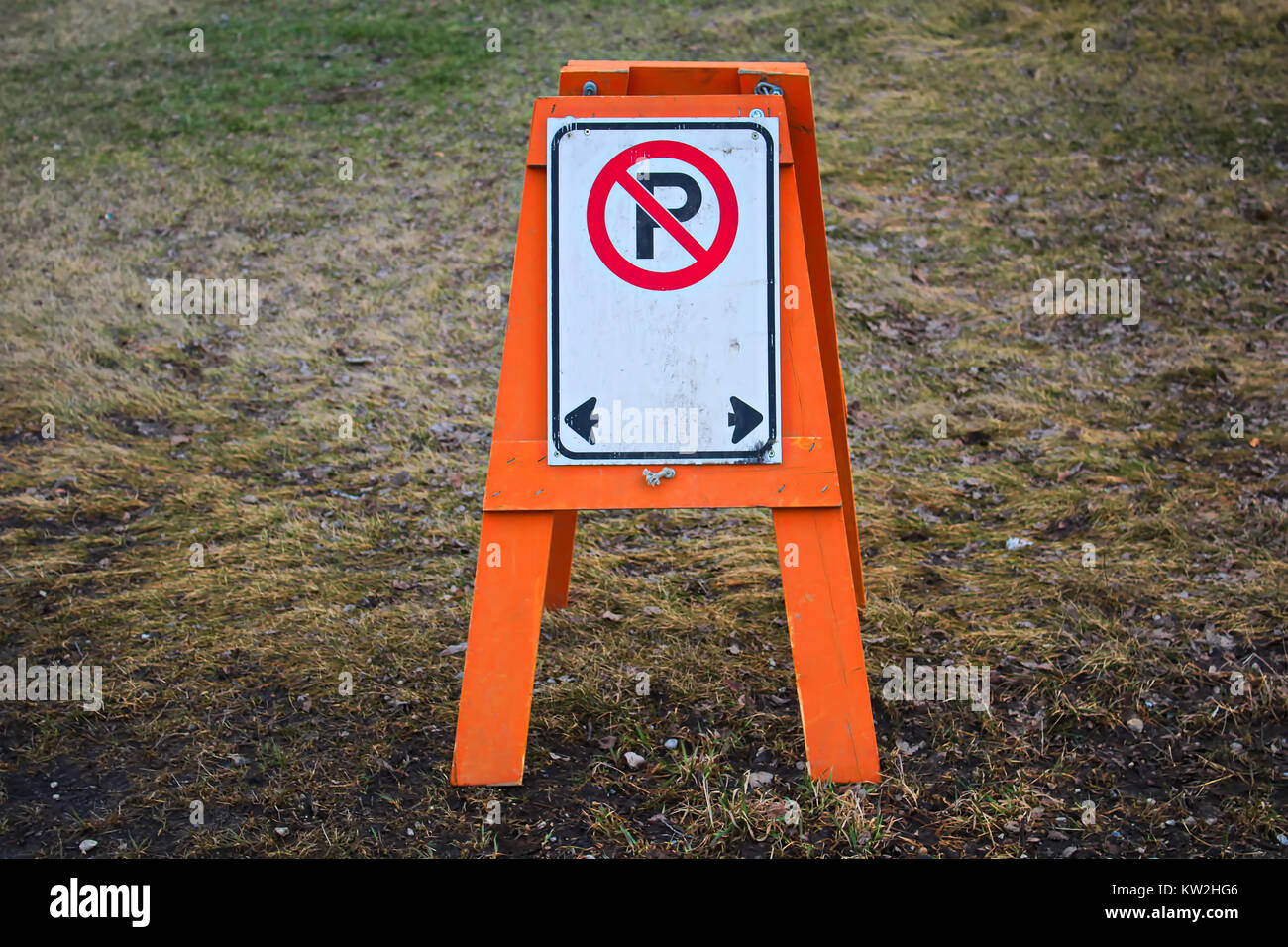No parking sign temporary hi-res stock photography and images - Alamy