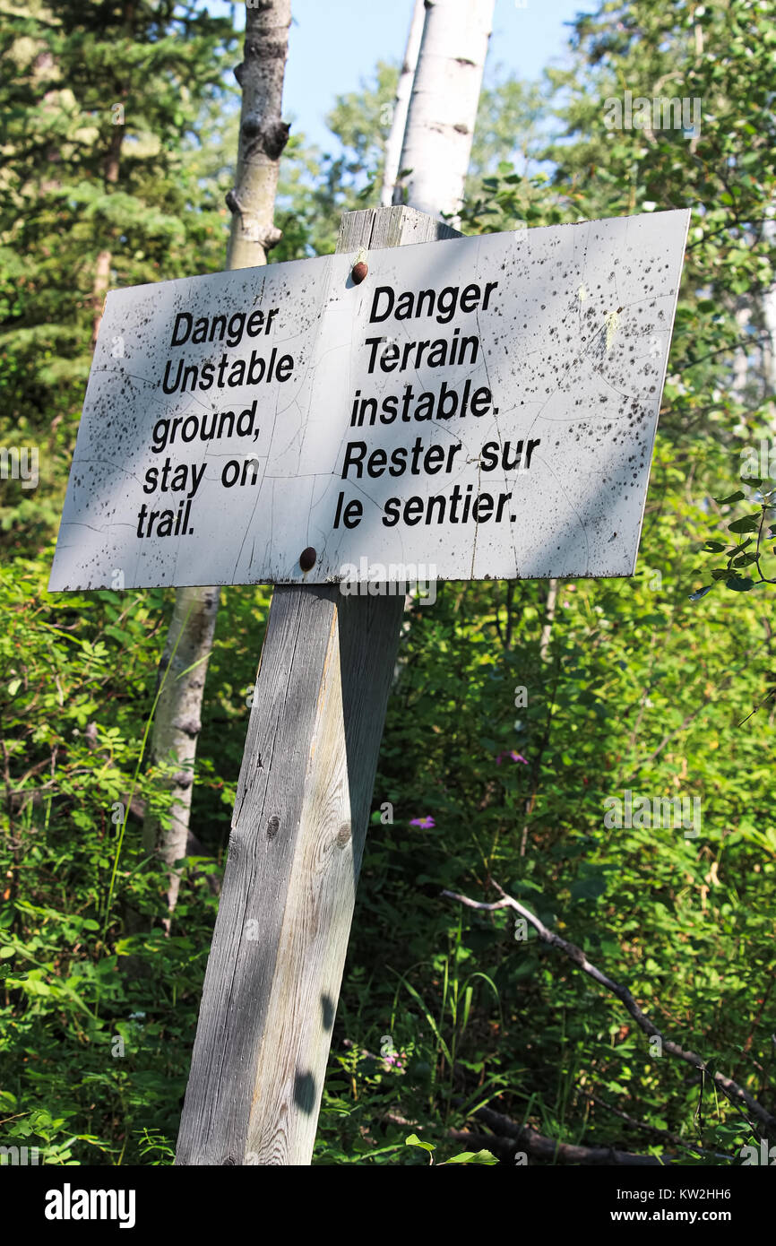 Unstable cliff edge sign hi-res stock photography and images - Alamy