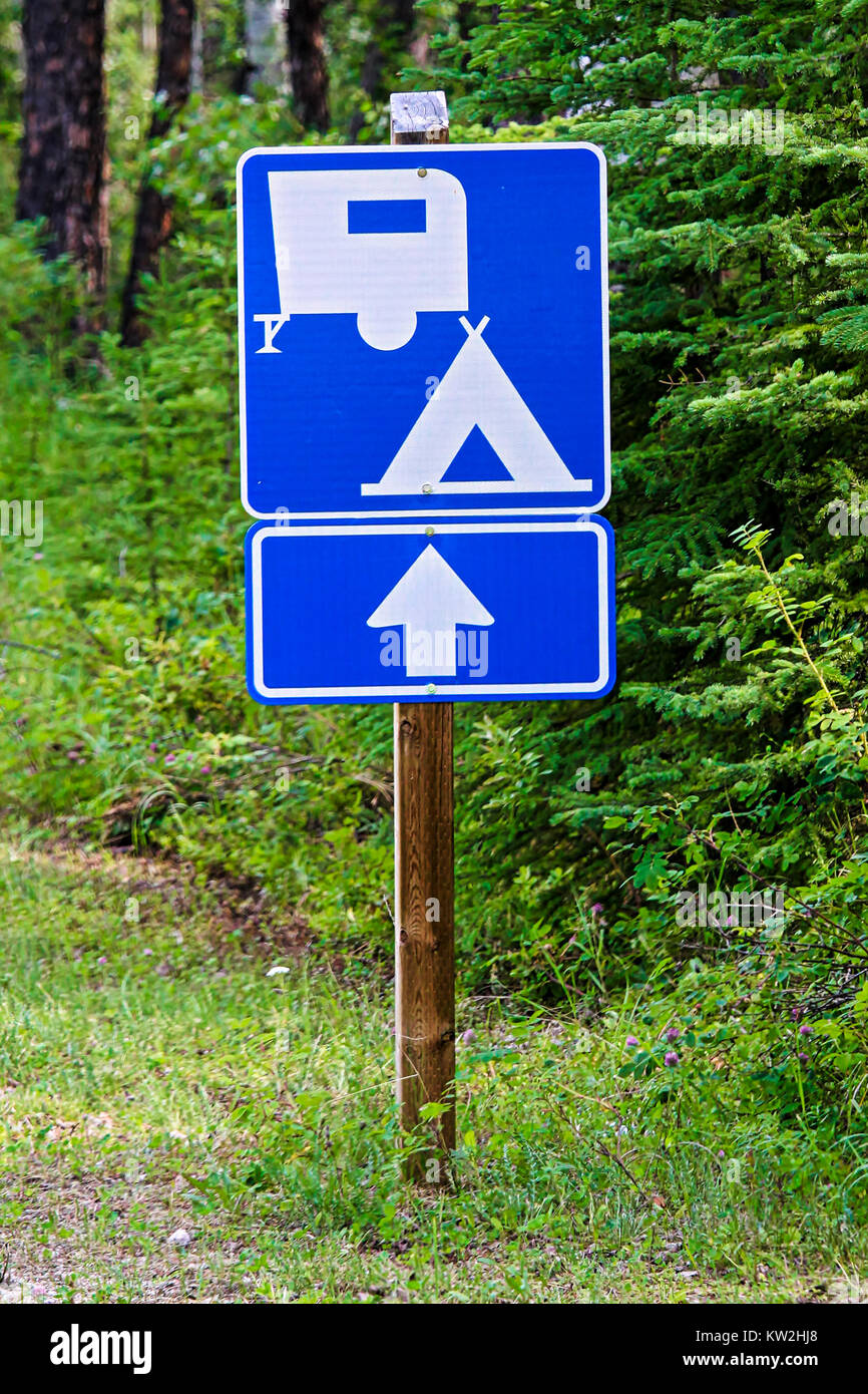 A blue information sign indicating camping ahead Stock Photo - Alamy