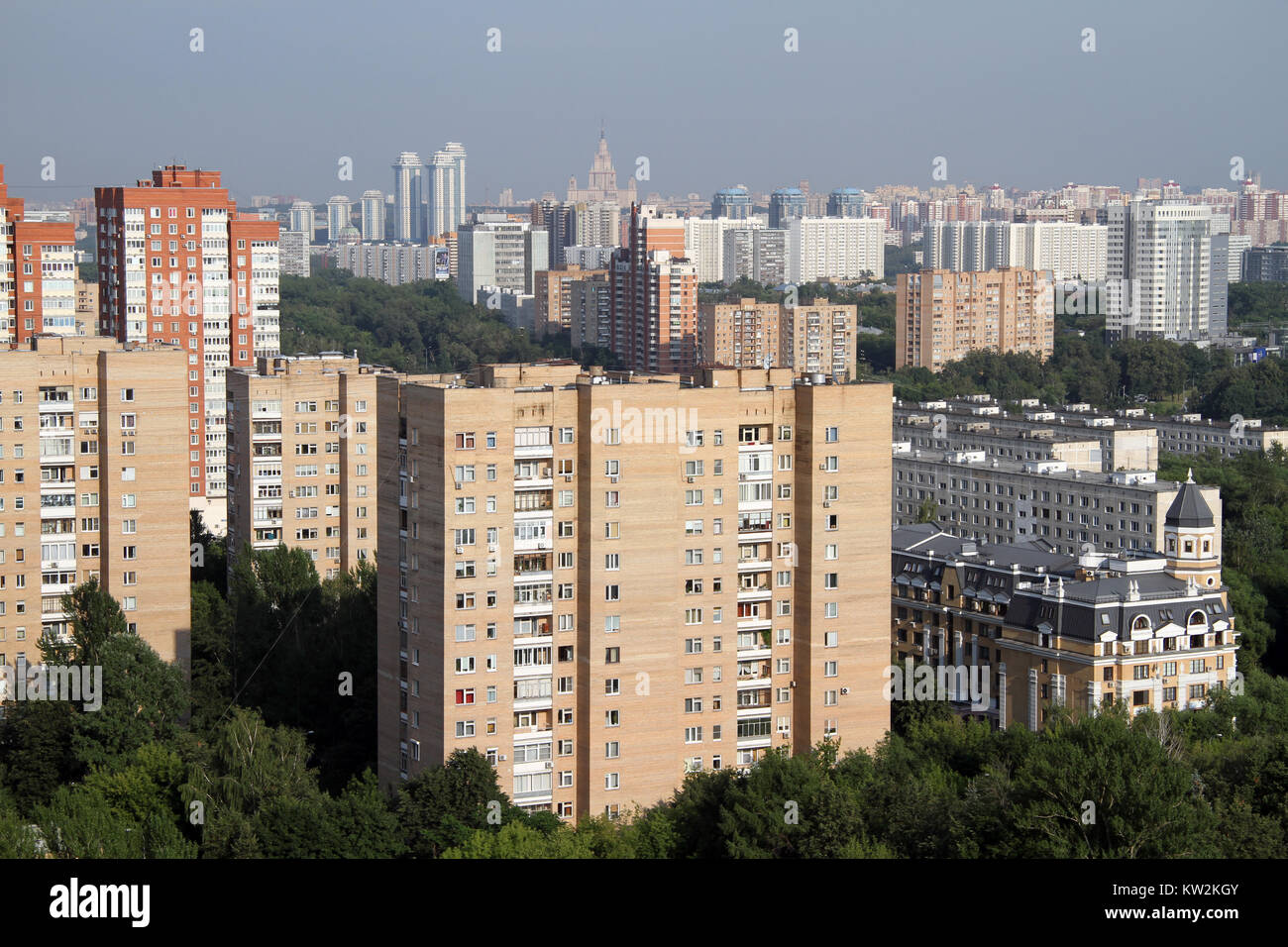 Apartments apartment block moscow hi-res stock photography and images ...