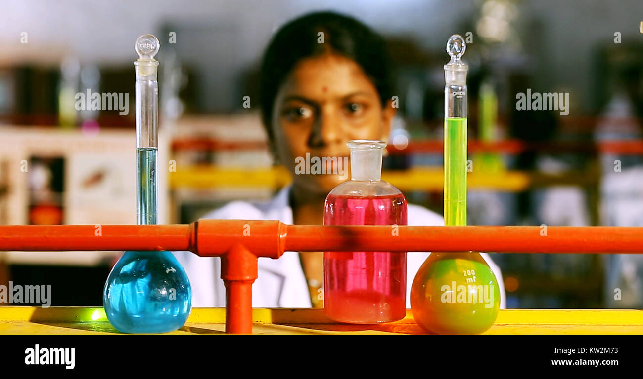 India women scientist hi-res stock photography and images - Alamy