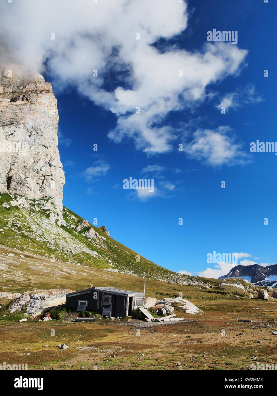 Trapper hut hi-res stock photography and images - Alamy