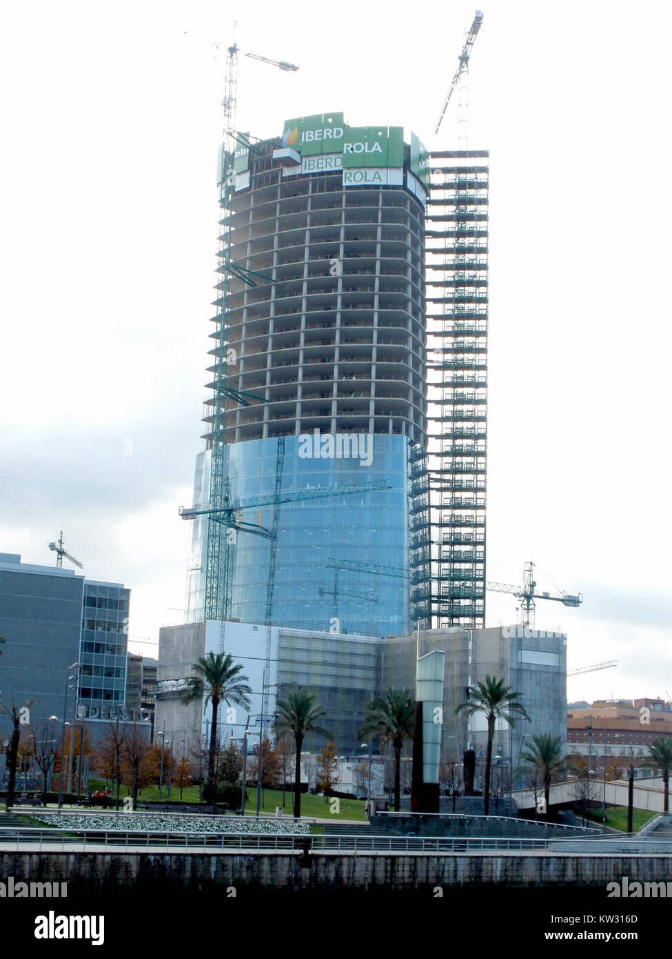 The skyscraper headquarters of iberdrola hi-res stock photography and ...