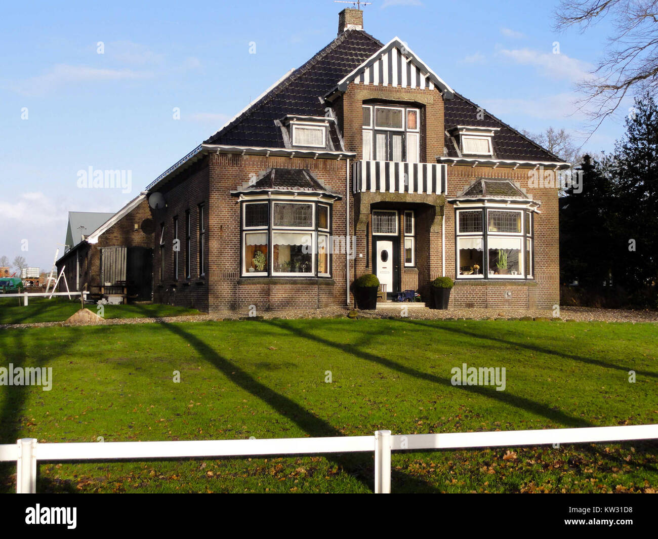 Boerderij Dorpsstraat17 is a rural farmhouse located in Bronneger, a ...