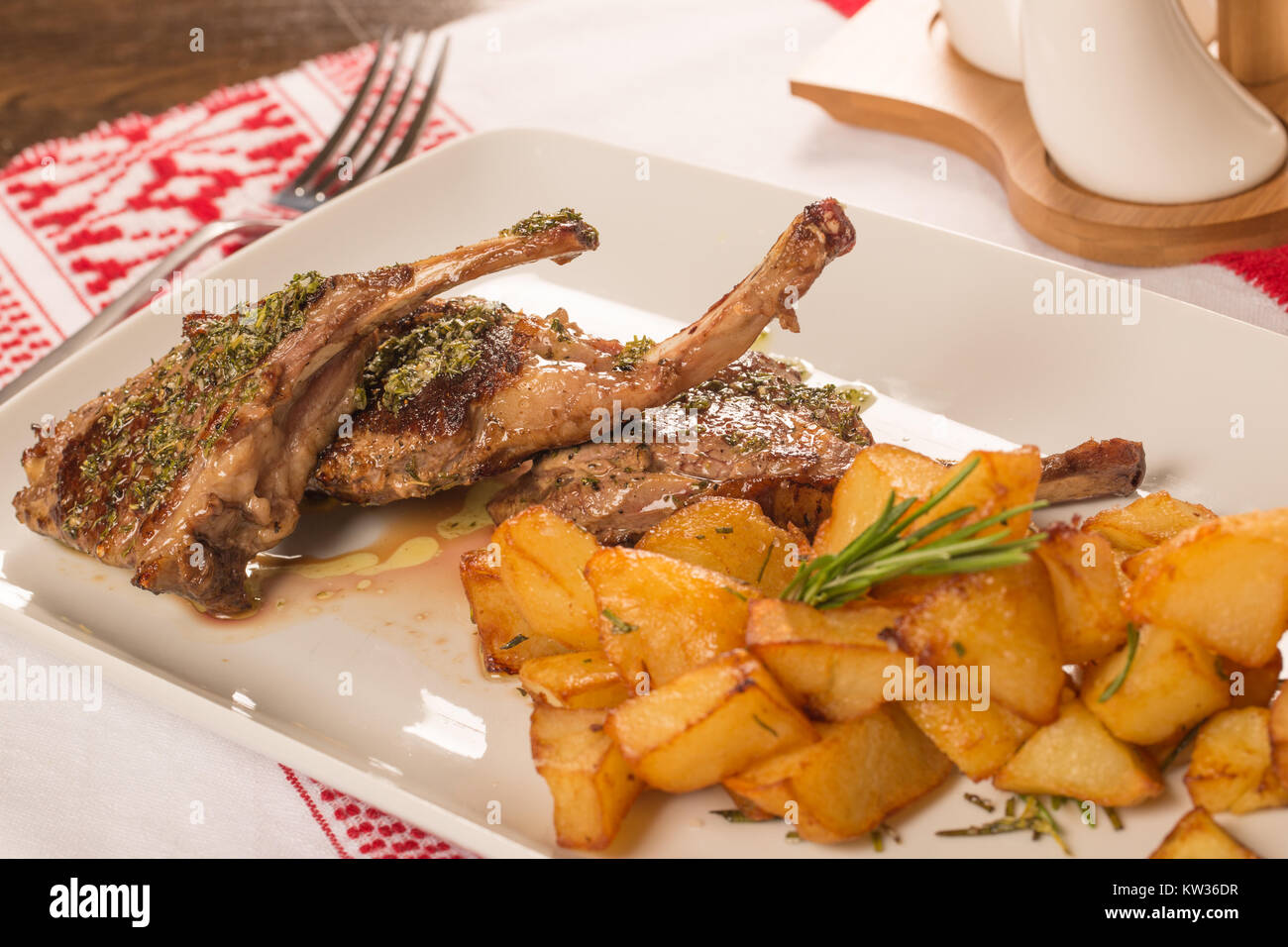 Grilled lamb chops on a plate hi-res stock photography and images - Alamy