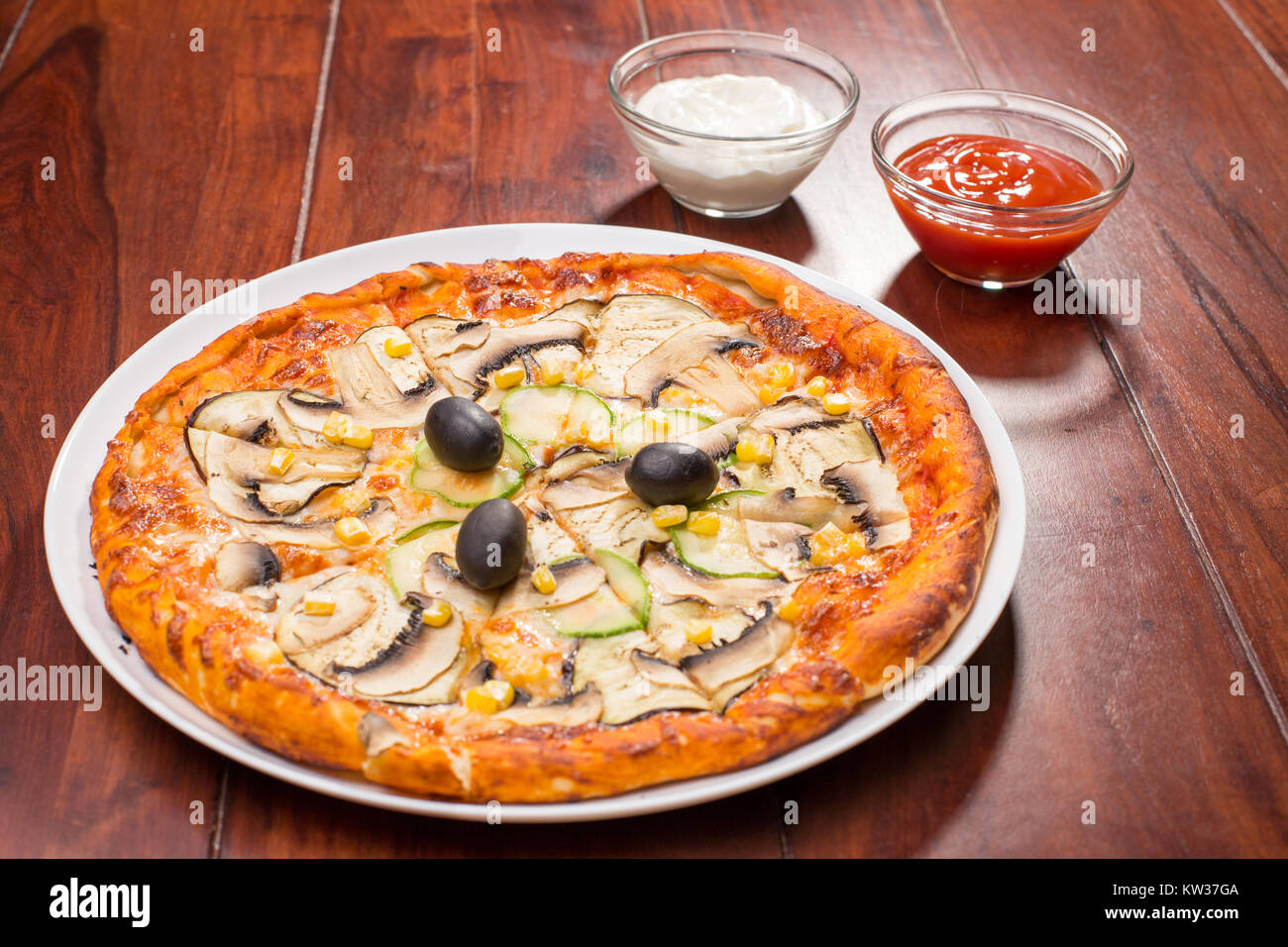 Top view of vegetable restaurant pizza on a table Stock Photo - Alamy