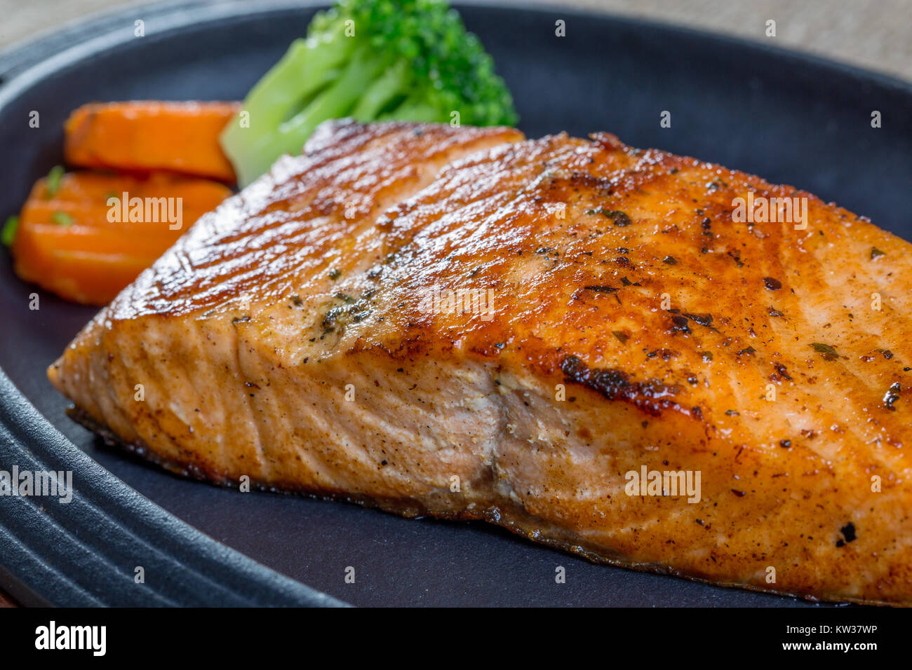 Fish with broccoli and carrots hi-res stock photography and images - Alamy