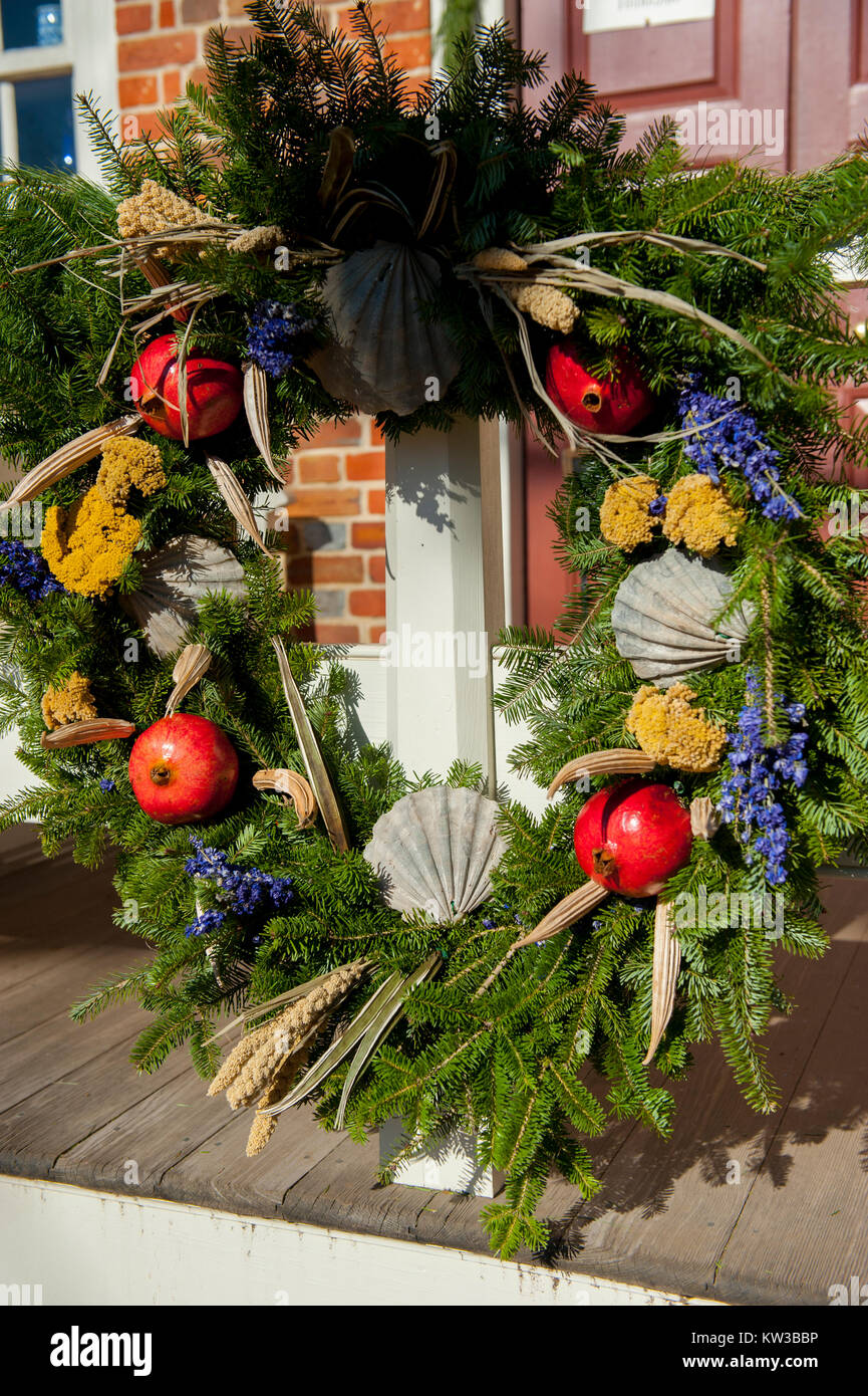 USA Virginia VA Colonial Williamsburg Christmas Holiday wreaths hanging ...