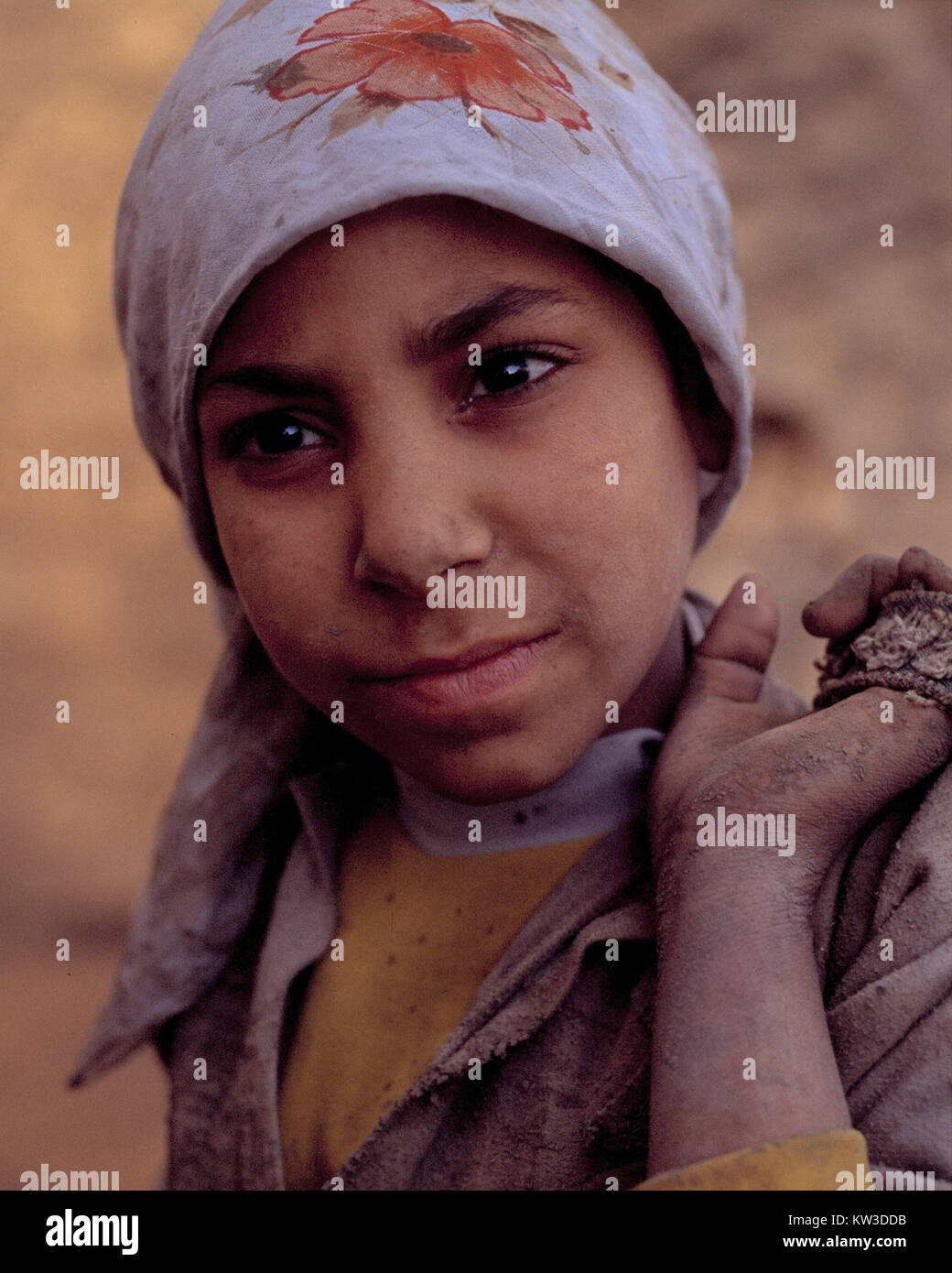 Poor poverty exploitation child hi-res stock photography and images - Alamy