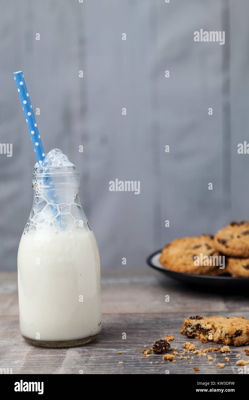 Milk bottle straw stack hi-res stock photography and images - Alamy