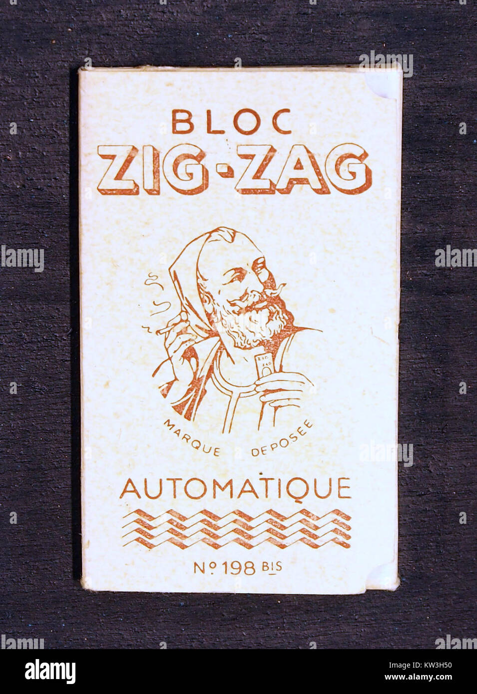 Zig Zag Rolling Papers High Resolution Stock Photography and Images - Alamy