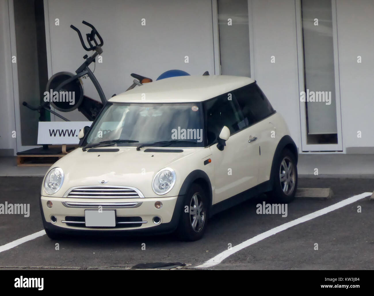 The BMW MINI (R50) is a compact car model produced from 2001 to 2006 ...