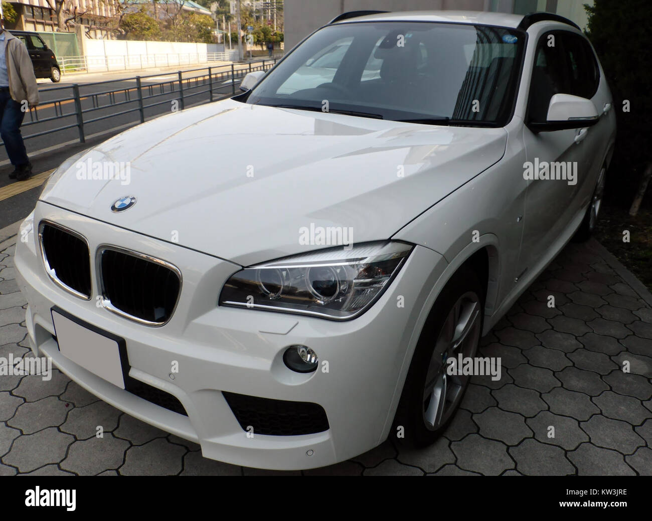 BMW X1 xDrive20i (E84) front Stock Photo - Alamy