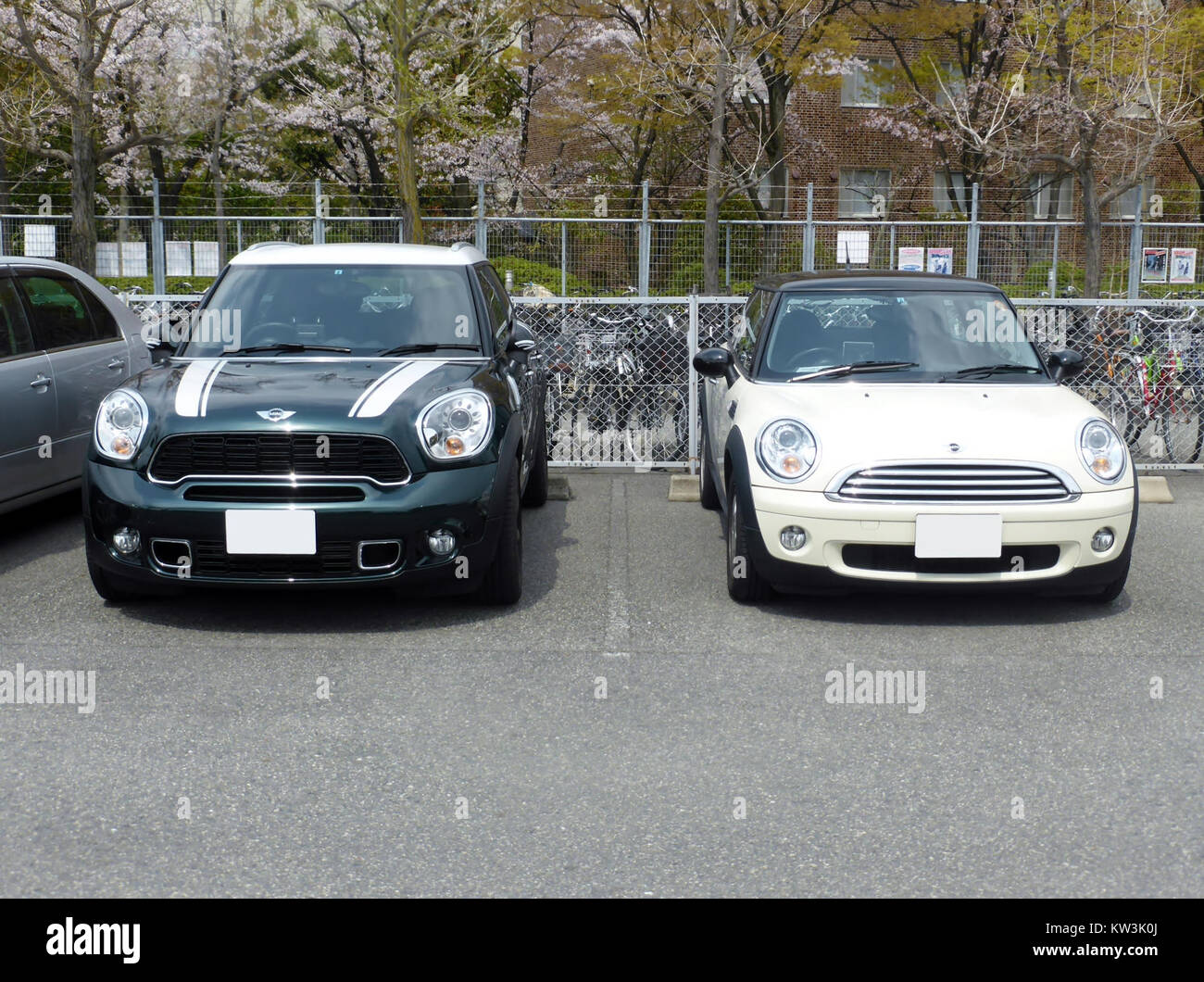 The BMW MINI ONE (R56) and MINI COOPER S CROSSOVER (R60) are compact ...