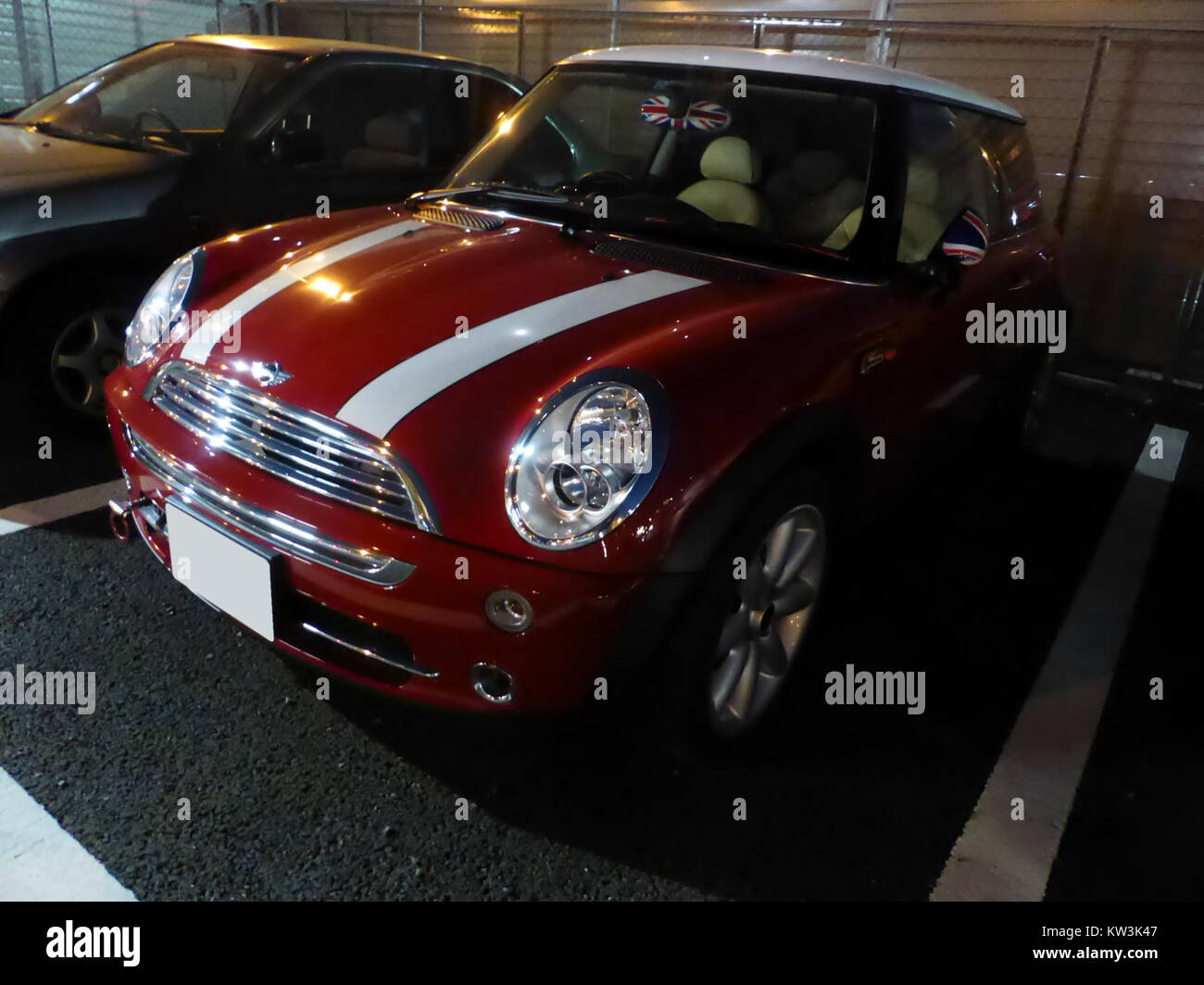 The BMW MINI Cooper (R50) is a compact car known for its distinctive ...