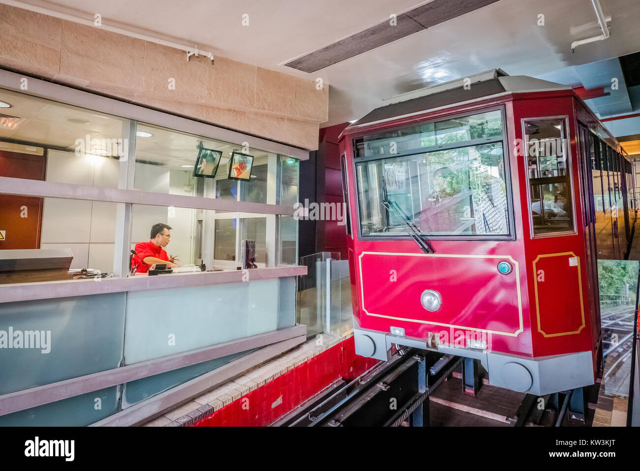 Peak tram hi-res stock photography and images - Alamy