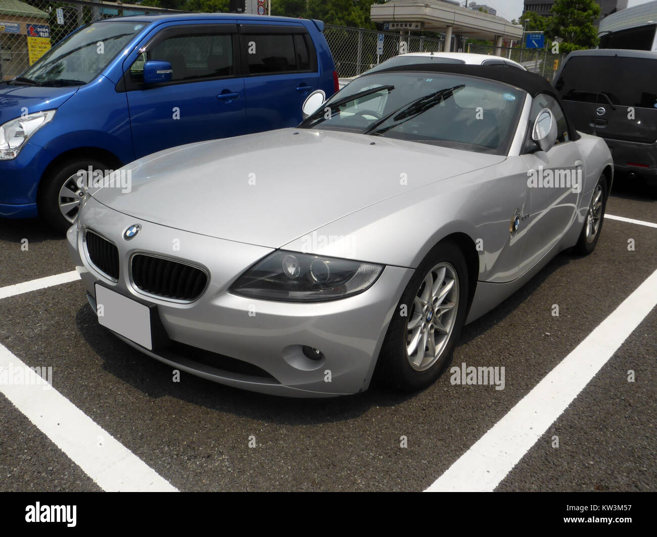 The BMW Z4 Roadster 2.2i (E85) is a sports car model from BMW, known ...
