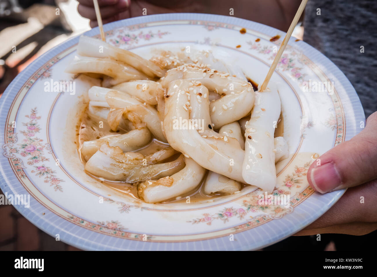 hong kong street food rice noodle with soya sauce Stock Photo - Alamy