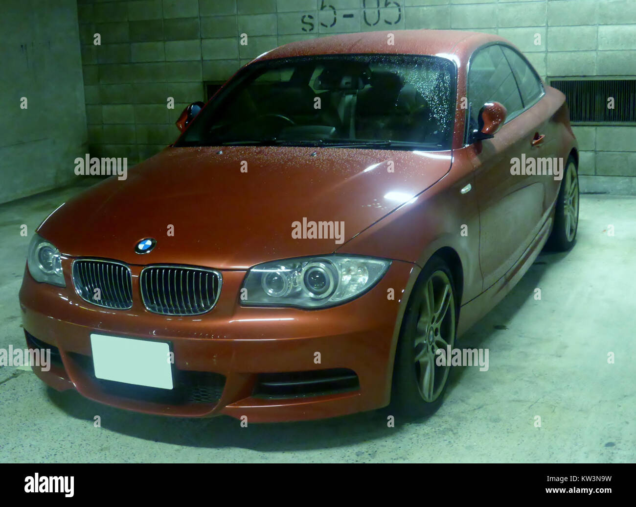 BMW 135i Coupe (E82) front Stock Photo - Alamy